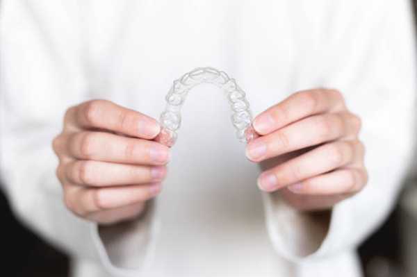 flexfeedspeck.com - Invisible Braces: A Modern Brace Solution